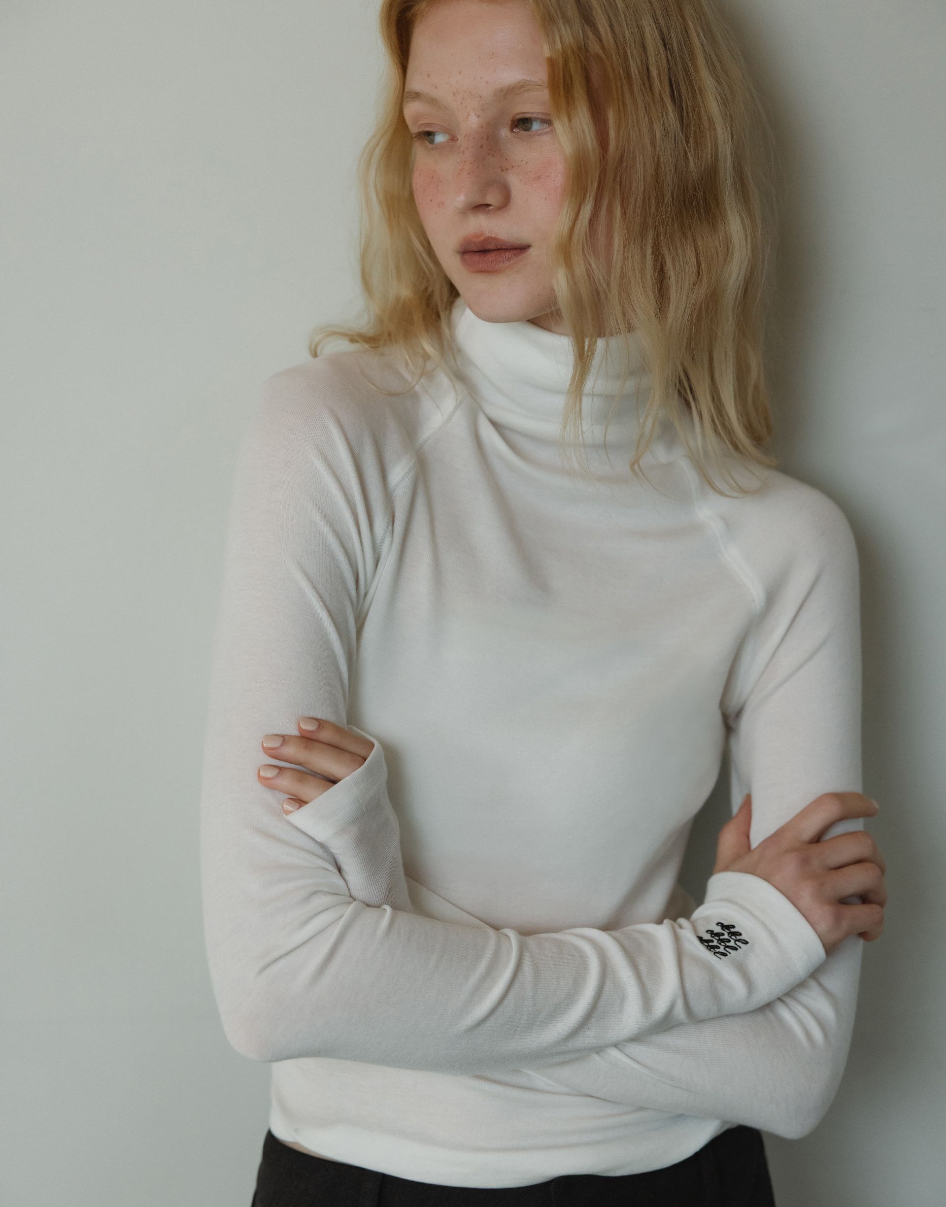 品牌LOGO天絲羊毛高領上衣 ｜ PAZZO 生活好感衣著