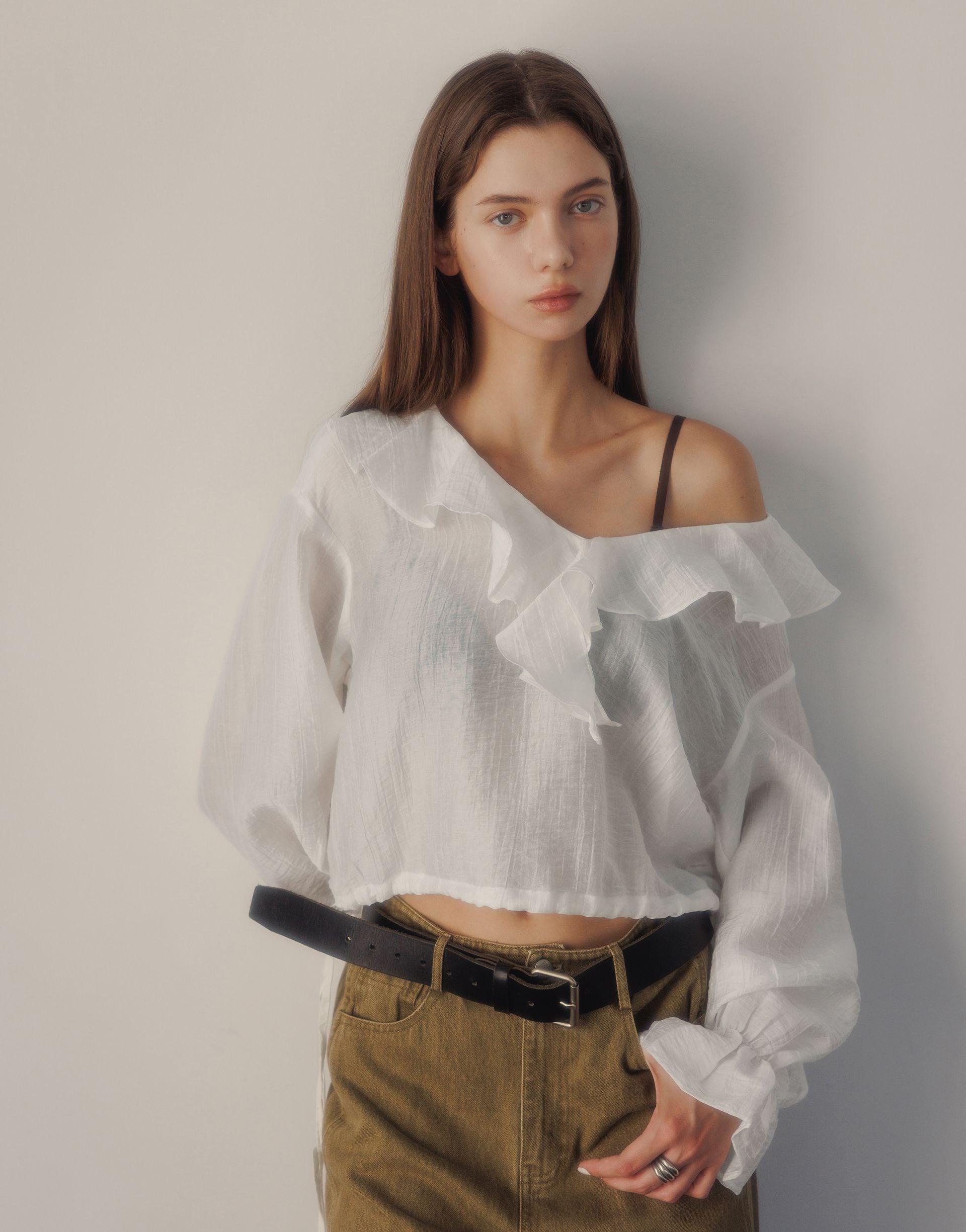 微透肌紋理V領荷葉側綁帶上衣 ｜ PAZZO 生活好感衣著