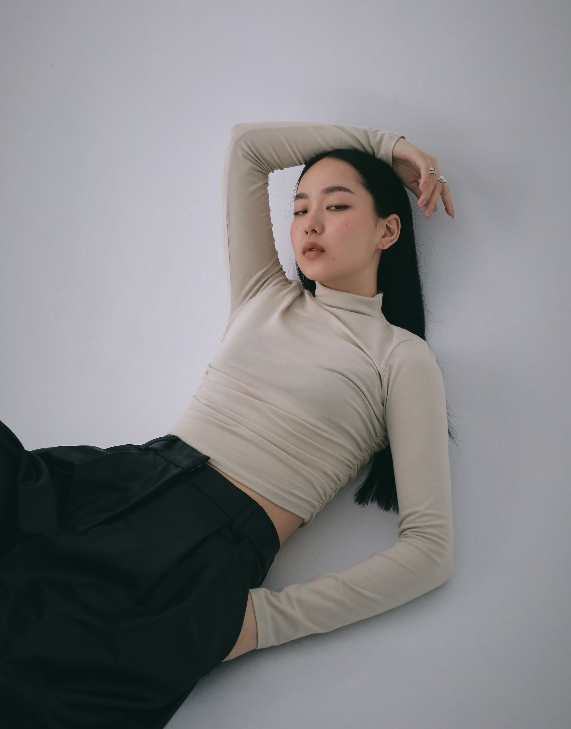 MIT小高領抓皺造型合身上衣 ｜ PAZZO 生活好感衣著