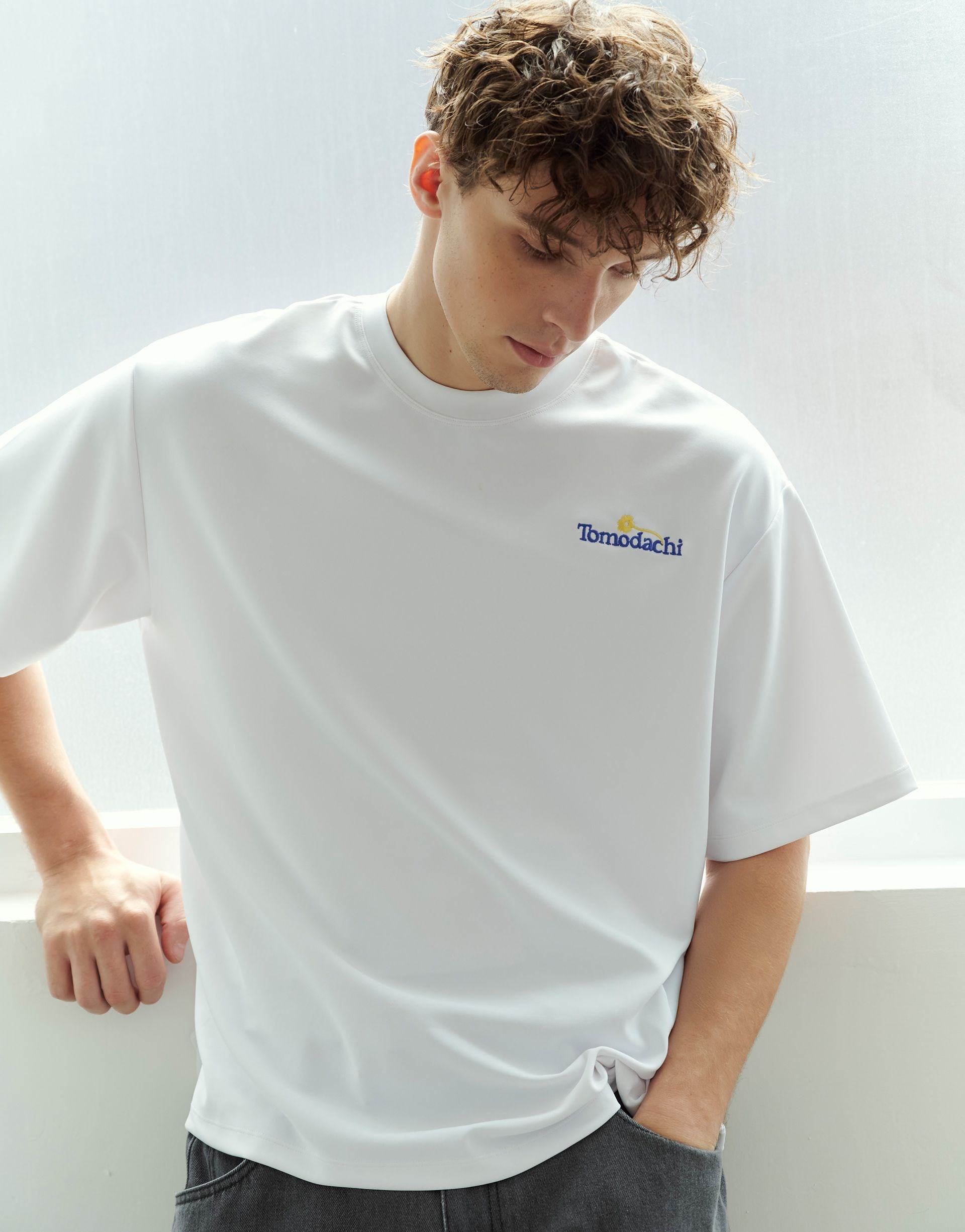 Tomodachi果凍感刺繡寬鬆TEE(unisex) ｜ PAZZO 生活好感衣著